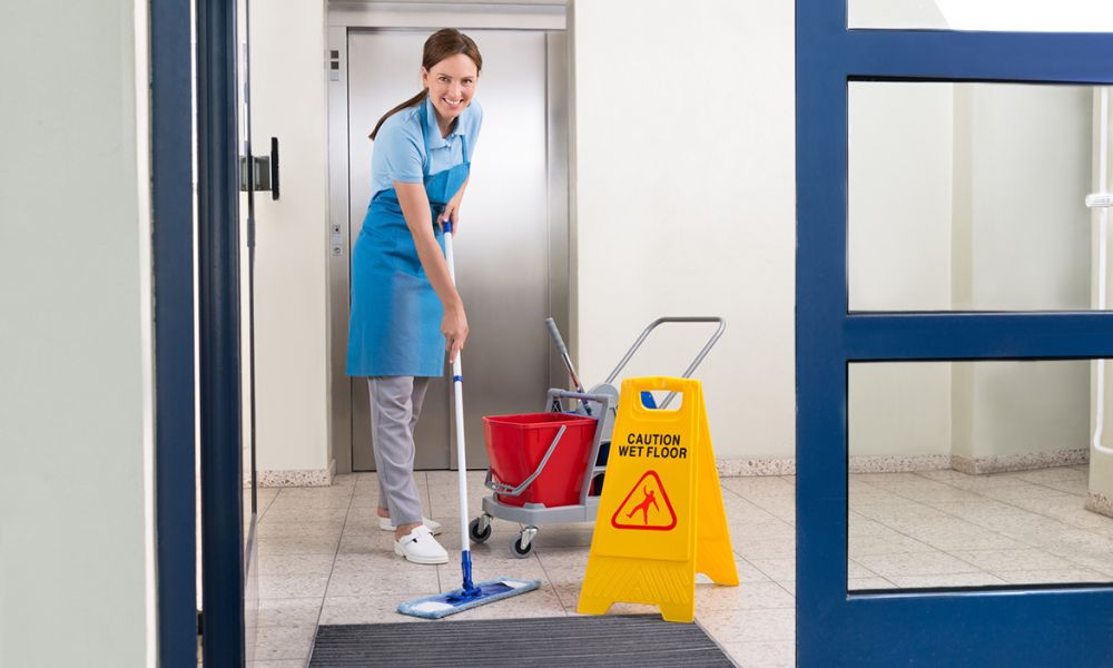 Communal Area Cleaning Service | Expert Spritzen Cleaner Teams